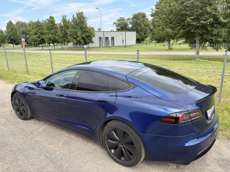 Blue Tesla Model S 2024 in Kaunas, with an engine capacity of 0.00 L and mileage of 30 thousand km for 53500 €, photo 3 on AUTOMOTO.COM.LV