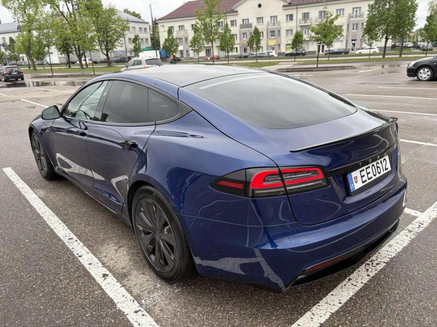 Blue Tesla Model S 2024 in Kaunas, with an engine capacity of 0.00 L and mileage of 30 thousand km for 53500 €, photo 5 on AUTOMOTO.COM.LV