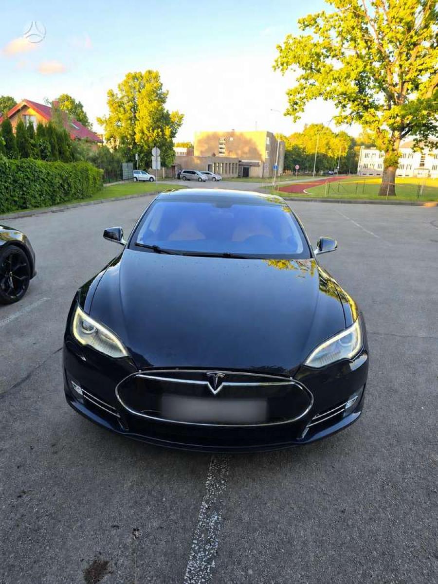 Blue Tesla Model S 2014 in Telschi, with an engine capacity of 0.00 L and mileage of 200 thousand km for 15000 €, photo 1 on AUTOMOTO.COM.LV