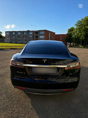 Blue Tesla Model S 2014 in Telschi, with an engine capacity of 0.00 L and mileage of 200 thousand km for 15000 €, photo 5 on AUTOMOTO.COM.LV