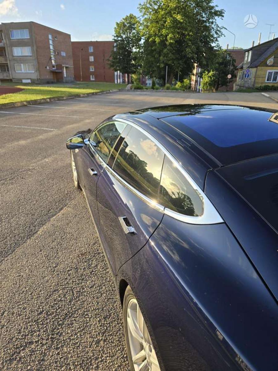 Blue Tesla Model S 2014 in Telschi, with an engine capacity of 0.00 L and mileage of 200 thousand km for 15000 €, photo 8 on AUTOMOTO.COM.LV