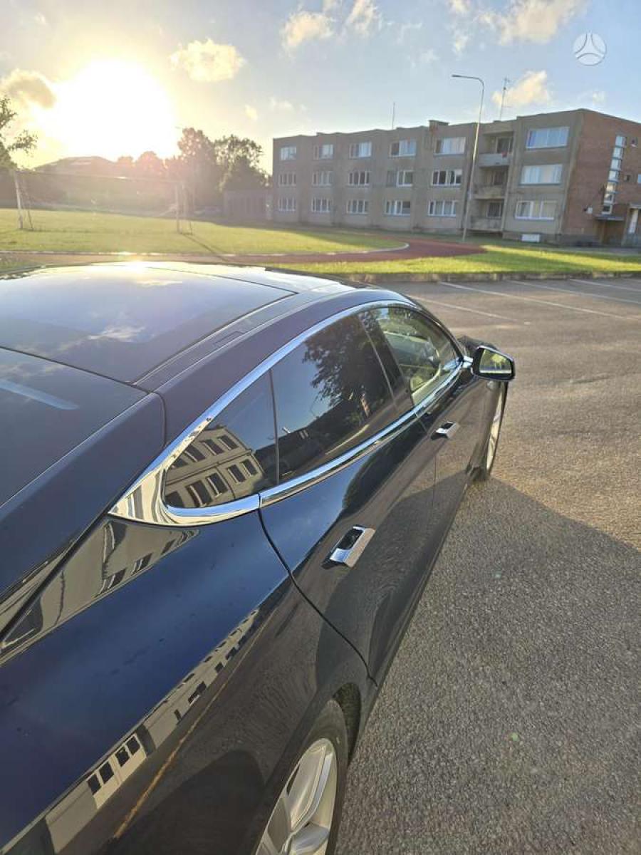 Blue Tesla Model S 2014 in Telschi, with an engine capacity of 0.00 L and mileage of 200 thousand km for 15000 €, photo 9 on AUTOMOTO.COM.LV