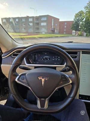 Blue Tesla Model S 2014 in Telschi, with an engine capacity of 0.00 L and mileage of 200 thousand km for 15000 €, photo 10 on AUTOMOTO.COM.LV
