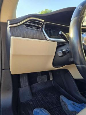 Blue Tesla Model S 2014 in Telschi, with an engine capacity of 0.00 L and mileage of 200 thousand km for 15000 €, photo 12 on AUTOMOTO.COM.LV