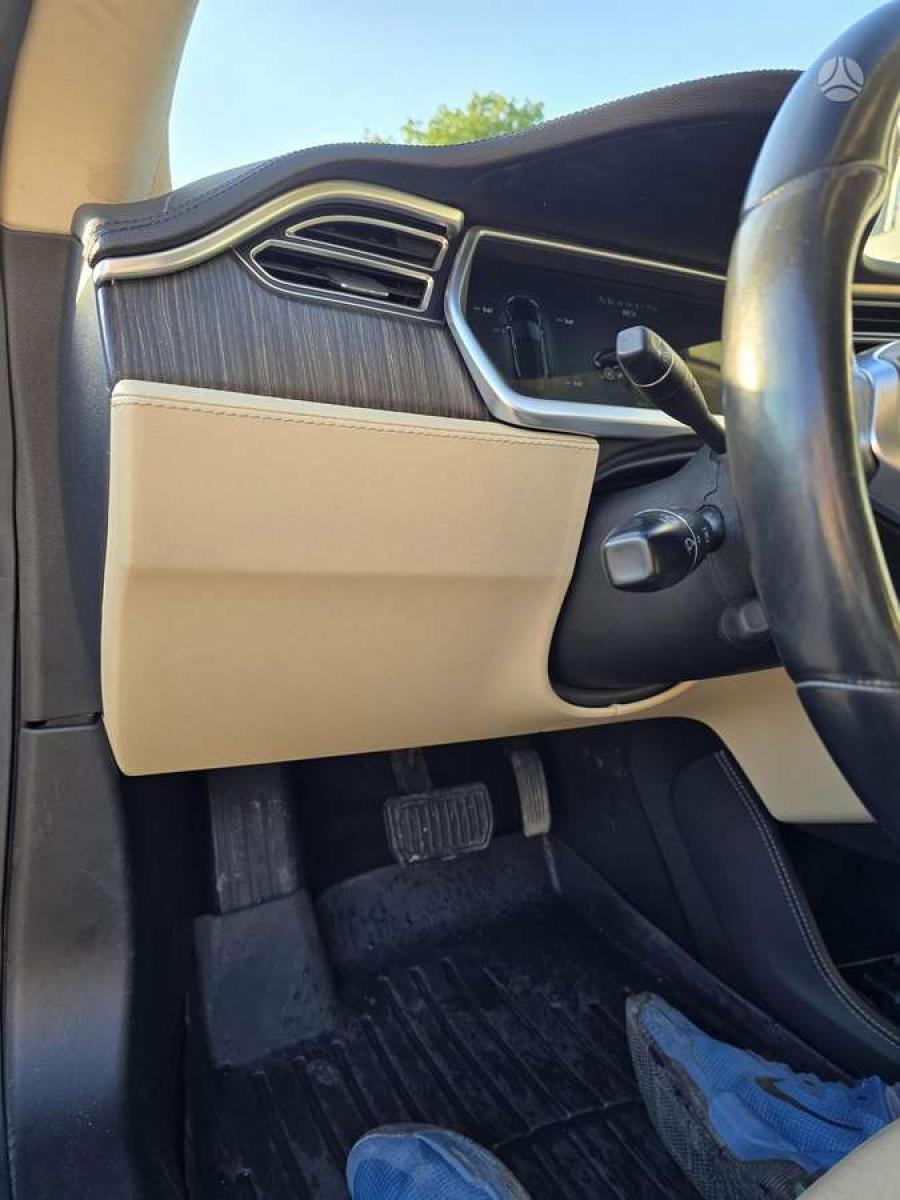 Blue Tesla Model S 2014 in Telschi, with an engine capacity of 0.00 L and mileage of 200 thousand km for 15000 €, photo 12 on AUTOMOTO.COM.LV