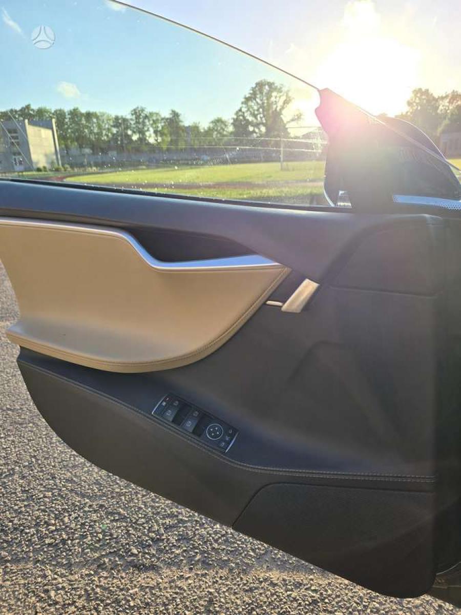 Blue Tesla Model S 2014 in Telschi, with an engine capacity of 0.00 L and mileage of 200 thousand km for 15000 €, photo 13 on AUTOMOTO.COM.LV