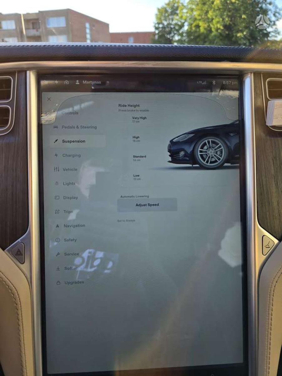 Blue Tesla Model S 2014 in Telschi, with an engine capacity of 0.00 L and mileage of 200 thousand km for 15000 €, photo 15 on AUTOMOTO.COM.LV