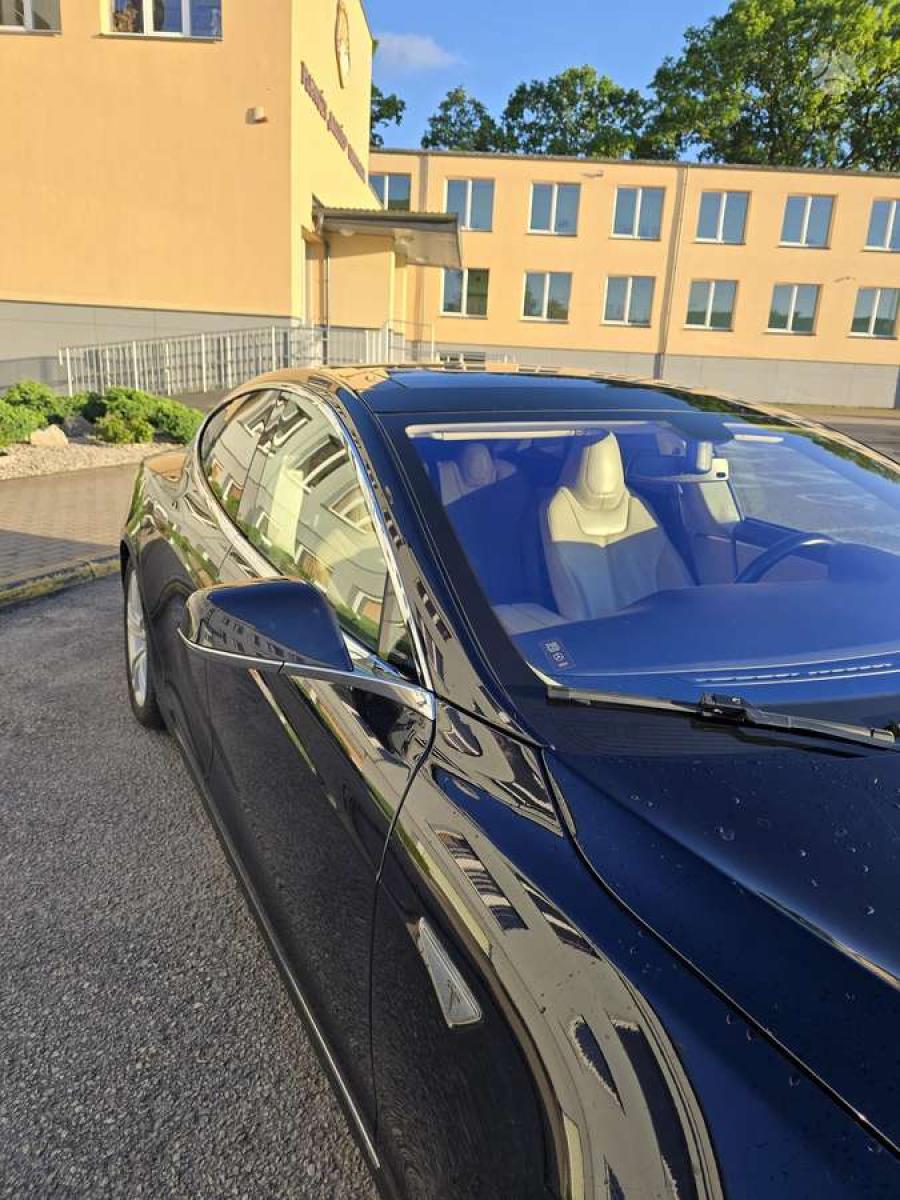 Blue Tesla Model S 2014 in Telschi, with an engine capacity of 0.00 L and mileage of 200 thousand km for 15000 €, photo 16 on AUTOMOTO.COM.LV