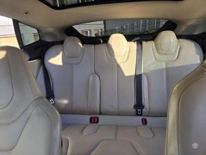 Blue Tesla Model S 2014 in Telschi, with an engine capacity of 0.00 L and mileage of 200 thousand km for 15000 €, photo 22 on AUTOMOTO.COM.LV