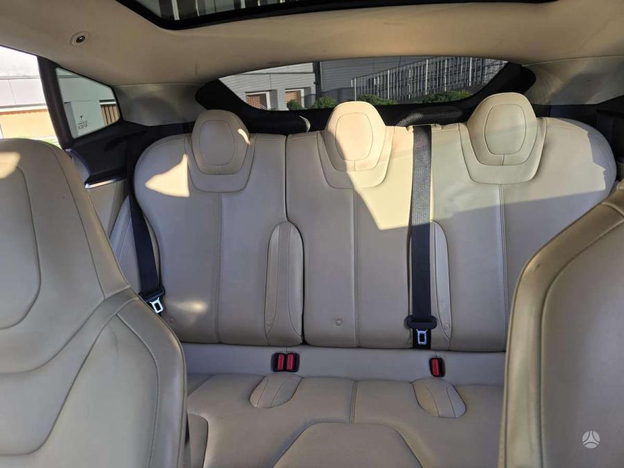 Blue Tesla Model S 2014 in Telschi, with an engine capacity of 0.00 L and mileage of 200 thousand km for 15000 €, photo 22 on AUTOMOTO.COM.LV
