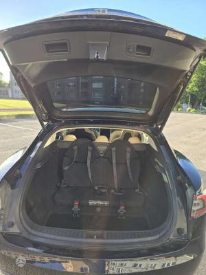 Blue Tesla Model S 2014 in Telschi, with an engine capacity of 0.00 L and mileage of 200 thousand km for 15000 €, photo 26 on AUTOMOTO.COM.LV
