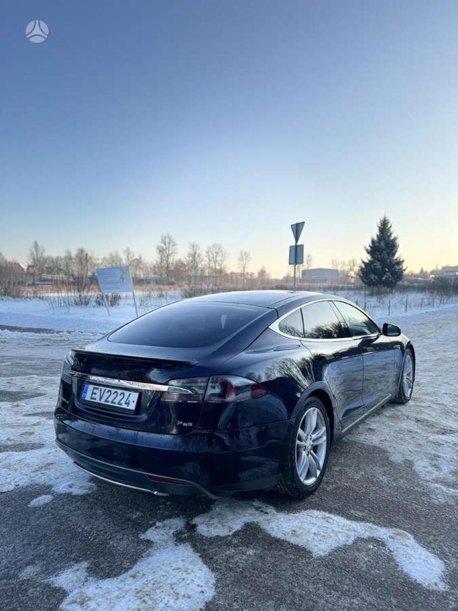 Blue Tesla Model S 2013 in Vilnius, with an engine capacity of 0.00 L and mileage of 79 thousand km for 12000 €, photo 2 on AUTOMOTO.COM.LV