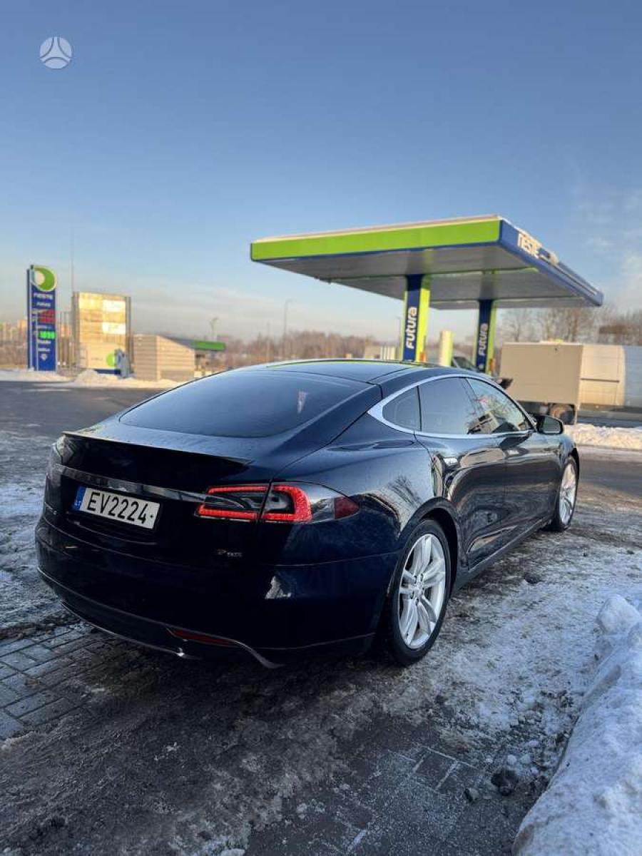 Blue Tesla Model S 2013 in Vilnius, with an engine capacity of 0.00 L and mileage of 79 thousand km for 12000 €, photo 15 on AUTOMOTO.COM.LV