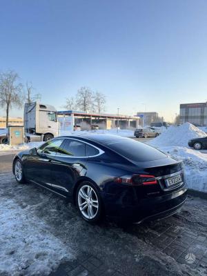 Blue Tesla Model S 2013 in Vilnius, with an engine capacity of 0.00 L and mileage of 79 thousand km for 12000 €, photo 16 on AUTOMOTO.COM.LV