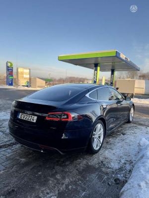 Zils Tesla Model S 2013 Viļņa, ar dzinēja tilpumu 0.00 L un nobraukumu 80 tūkst. km par 10500 €, foto  vietnē AUTOMOTO.COM.LV