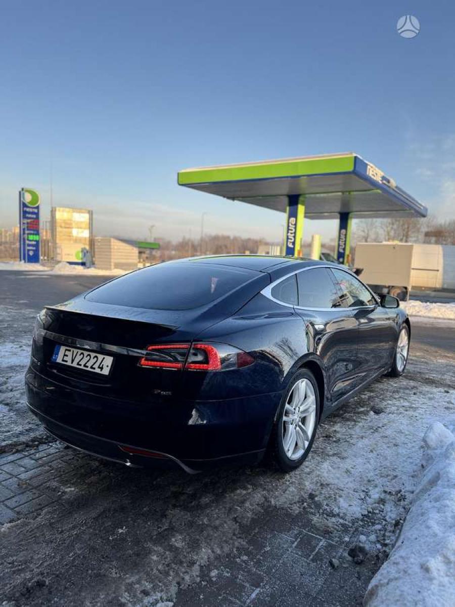 Zils Tesla Model S 2013 Viļņa, ar dzinēja tilpumu 0.00 L un nobraukumu 80 tūkst. km par 10500 €, foto 1 vietnē AUTOMOTO.COM.LV