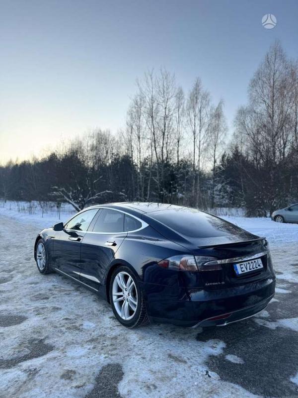 Zils Tesla Model S 2013 Viļņa, ar dzinēja tilpumu 0.00 L un nobraukumu 80 tūkst. km par 10500 €, foto 5 vietnē AUTOMOTO.COM.LV