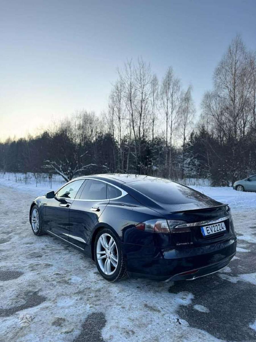 Zils Tesla Model S 2013 Molėtai, ar dzinēja tilpumu 0.00 L un nobraukumu 79 tūkst. km par 11499 €, foto 4 vietnē AUTOMOTO.COM.LV