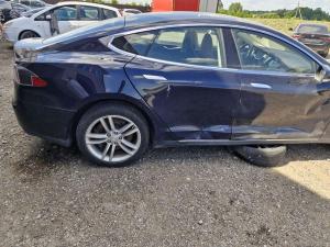 Zils Tesla Model S 2013 Marijampole, ar dzinēja tilpumu 0.00 L un nobraukumu 118 tūkst. km par 9000 €, foto 4 vietnē AUTOMOTO.COM.LV