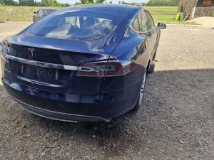 Zils Tesla Model S 2013 Marijampole, ar dzinēja tilpumu 0.00 L un nobraukumu 118 tūkst. km par 9000 €, foto 5 vietnē AUTOMOTO.COM.LV