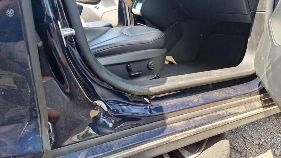 Zils Tesla Model S 2013 Marijampole, ar dzinēja tilpumu 0.00 L un nobraukumu 118 tūkst. km par 9000 €, foto 10 vietnē AUTOMOTO.COM.LV