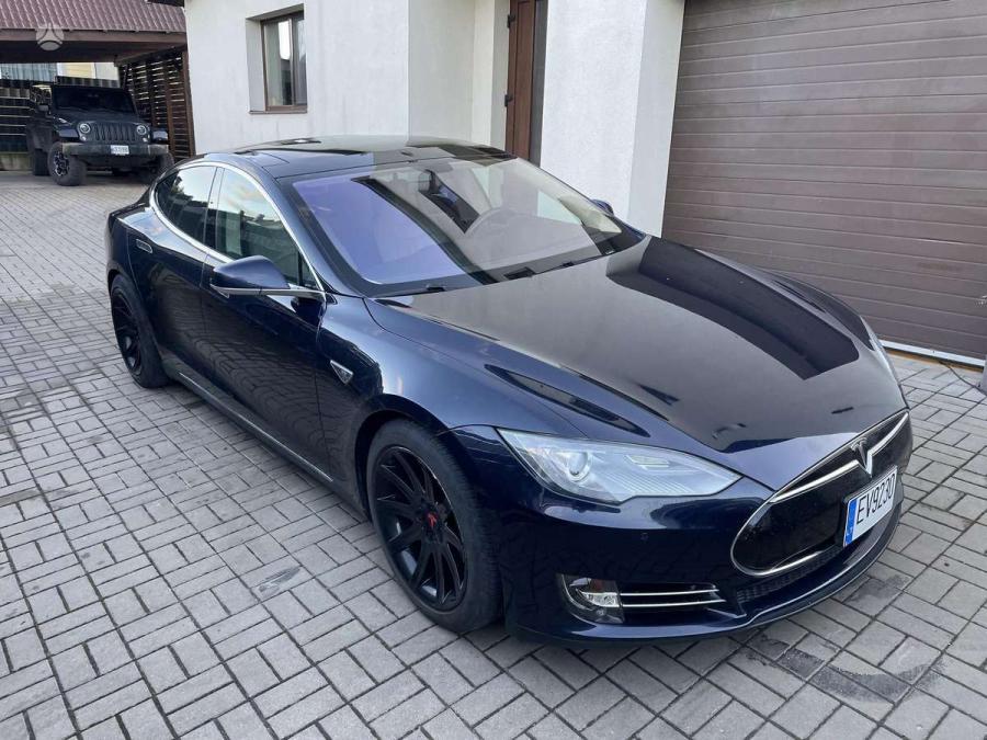 Blue Tesla Model S 2013 in Vilnius, with an engine capacity of 0.00 L and mileage of 197 thousand km for 11200 €, photo 3 on AUTOMOTO.COM.LV