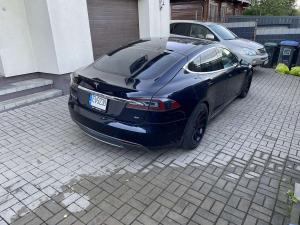 Blue Tesla Model S 2013 in Vilnius, with an engine capacity of 0.00 L and mileage of 197 thousand km for 11200 €, photo 4 on AUTOMOTO.COM.LV