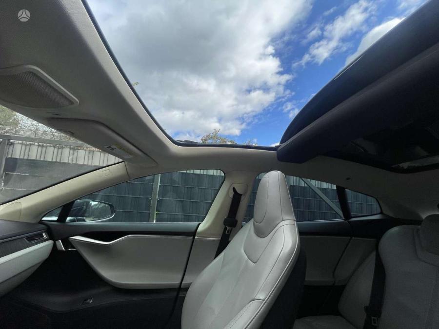 Blue Tesla Model S 2013 in Vilnius, with an engine capacity of 0.00 L and mileage of 197 thousand km for 11200 €, photo 6 on AUTOMOTO.COM.LV