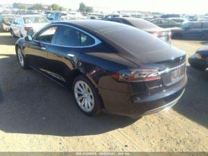 Blue Tesla Model S 2013 in Vilnius, with an engine capacity of 0.00 L and mileage of 197 thousand km for 11200 €, photo 8 on AUTOMOTO.COM.LV