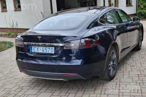 Blue Tesla Model S 2014 in Riga, with an engine capacity of 0.00 L and mileage of 273 thousand km for 10900 €, photo 4 on AUTOMOTO.COM.LV