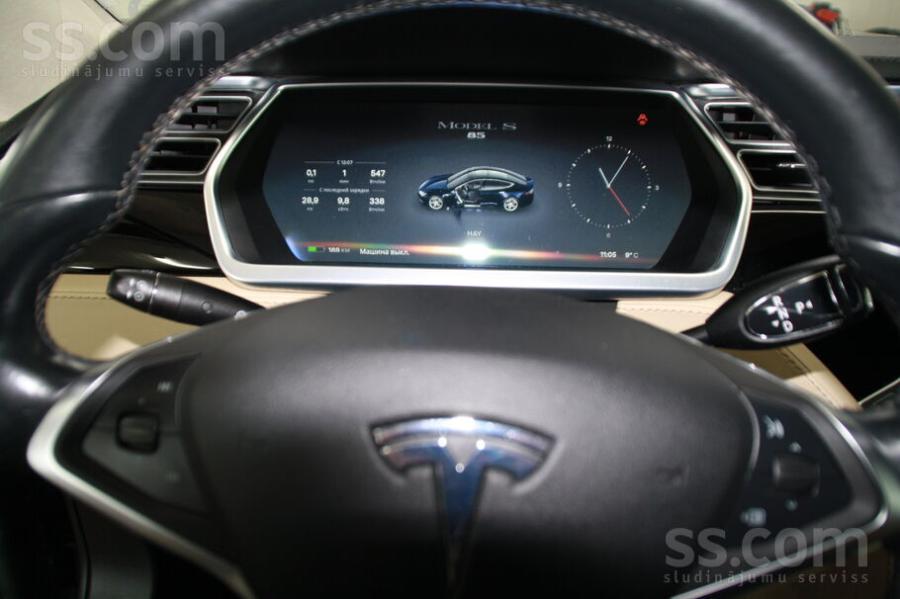 Blue Tesla Model S 2014 in Riga, with an engine capacity of 0.00 L and mileage of 273 thousand km for 10900 €, photo 5 on AUTOMOTO.COM.LV