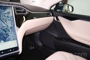 Blue Tesla Model S 2014 in Riga, with an engine capacity of 0.00 L and mileage of 273 thousand km for 10900 €, photo 6 on AUTOMOTO.COM.LV
