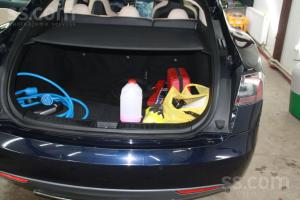 Blue Tesla Model S 2014 in Riga, with an engine capacity of 0.00 L and mileage of 273 thousand km for 10900 €, photo 9 on AUTOMOTO.COM.LV