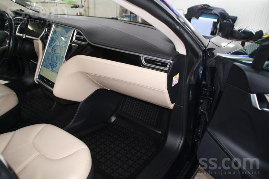 Blue Tesla Model S 2014 in Riga, with an engine capacity of 0.00 L and mileage of 273 thousand km for 10900 €, photo 11 on AUTOMOTO.COM.LV