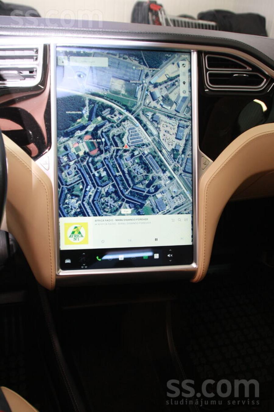 Blue Tesla Model S 2014 in Riga, with an engine capacity of 0.00 L and mileage of 273 thousand km for 10900 €, photo 12 on AUTOMOTO.COM.LV