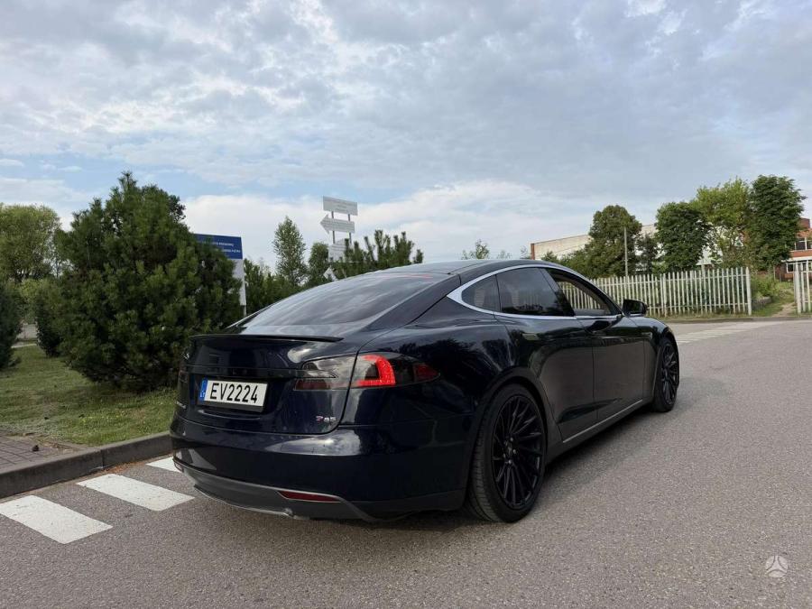 Zils Tesla Model S 2014 Kauņa, ar dzinēja tilpumu 0.00 L un nobraukumu 93 tūkst. km par 12500 €, foto 5 vietnē AUTOMOTO.COM.LV