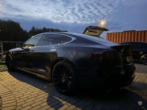 Zils Tesla Model S 2014 Kauņa, ar dzinēja tilpumu 0.00 L un nobraukumu 93 tūkst. km par 12500 €, foto 8 vietnē AUTOMOTO.COM.LV