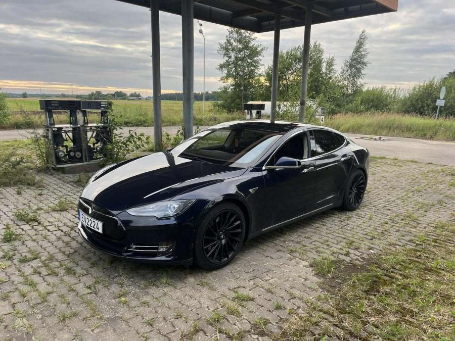 Zils Tesla Model S 2014 Kauņa, ar dzinēja tilpumu 0.00 L un nobraukumu 93 tūkst. km par 12500 €, foto 11 vietnē AUTOMOTO.COM.LV