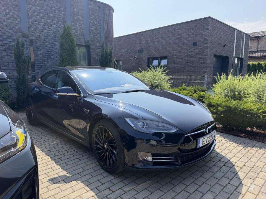 Zils Tesla Model S 2014 Kauņa, ar dzinēja tilpumu 0.00 L un nobraukumu 92 tūkst. km par 15500 €, foto 1 vietnē AUTOMOTO.COM.LV