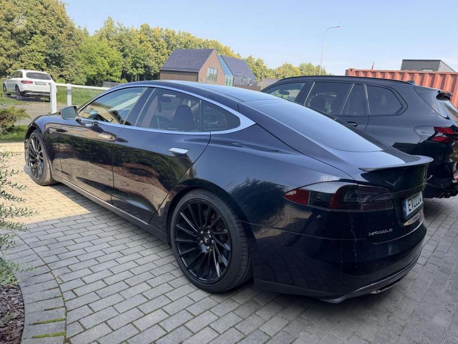 Zils Tesla Model S 2014 Kauņa, ar dzinēja tilpumu 0.00 L un nobraukumu 92 tūkst. km par 15500 €, foto 3 vietnē AUTOMOTO.COM.LV