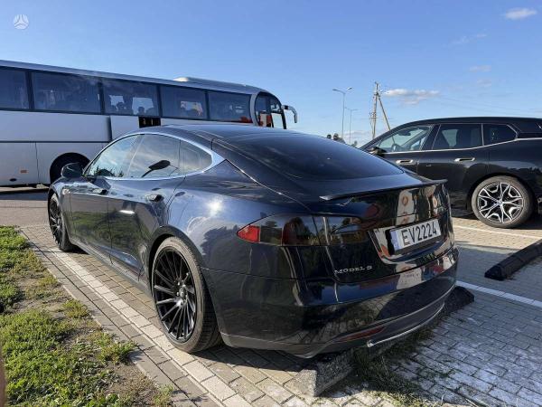 Синий Тесла Модель С 2014 в Каунас, объемом двигателя 0.00 л и пробегом 92 тыс. км за 15500 €, фото 7 на AUTOMOTO.COM.LV