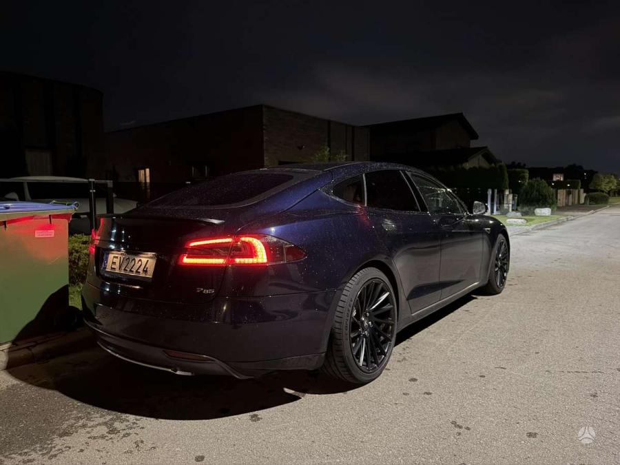Zils Tesla Model S 2014 Kauņa, ar dzinēja tilpumu 0.00 L un nobraukumu 92 tūkst. km par 15500 €, foto 9 vietnē AUTOMOTO.COM.LV