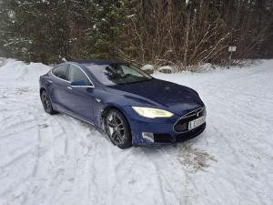 Blue Tesla Model S 2015 in Vilnius, with an engine capacity of 0.00 L and mileage of 254 thousand km for 12999 €, photo  on AUTOMOTO.COM.LV