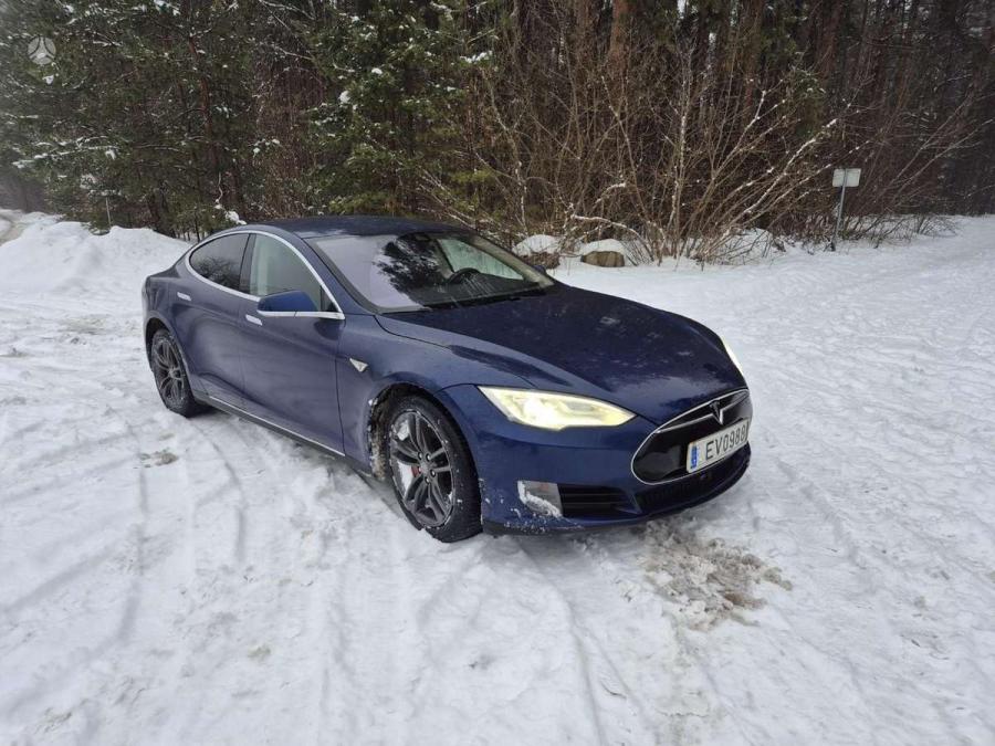 Blue Tesla Model S 2015 in Vilnius, with an engine capacity of 0.00 L and mileage of 254 thousand km for 12999 €, photo 1 on AUTOMOTO.COM.LV