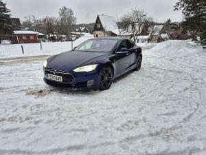 Blue Tesla Model S 2015 in Vilnius, with an engine capacity of 0.00 L and mileage of 254 thousand km for 12999 €, photo 2 on AUTOMOTO.COM.LV