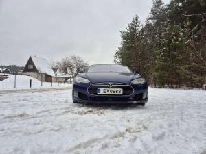 Blue Tesla Model S 2015 in Vilnius, with an engine capacity of 0.00 L and mileage of 254 thousand km for 12999 €, photo 3 on AUTOMOTO.COM.LV