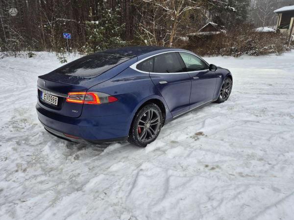 Zils Tesla Model S 2015 Viļņa, ar dzinēja tilpumu 0.00 L un nobraukumu 254 tūkst. km par 12999 €, foto 5 vietnē AUTOMOTO.COM.LV