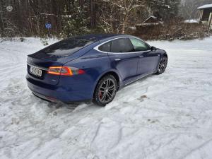 Blue Tesla Model S 2015 in Vilnius, with an engine capacity of 0.00 L and mileage of 254 thousand km for 12999 €, photo 5 on AUTOMOTO.COM.LV