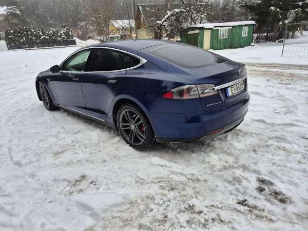 Zils Tesla Model S 2015 Viļņa, ar dzinēja tilpumu 0.00 L un nobraukumu 254 tūkst. km par 12999 €, foto 6 vietnē AUTOMOTO.COM.LV