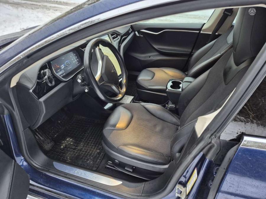 Blue Tesla Model S 2015 in Vilnius, with an engine capacity of 0.00 L and mileage of 254 thousand km for 12999 €, photo 9 on AUTOMOTO.COM.LV